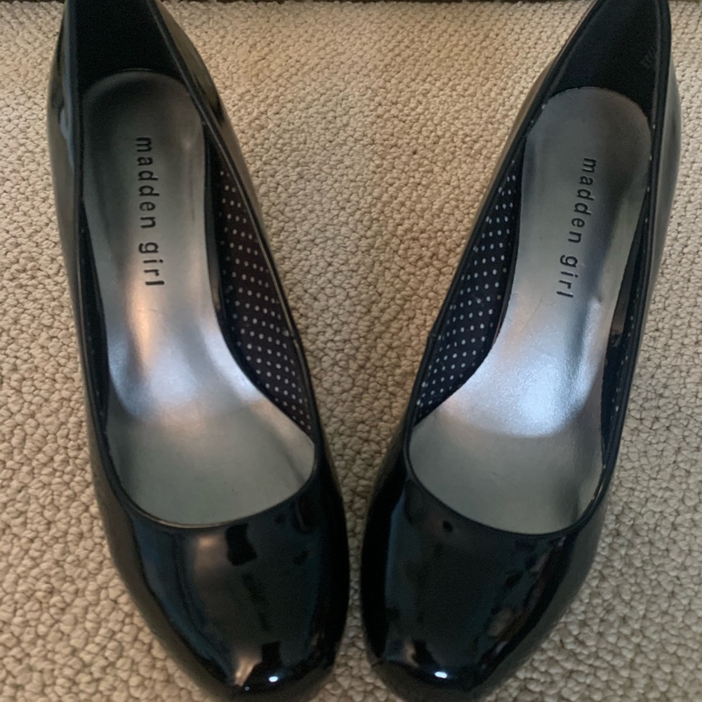 Madden Girl Teen Black Patent Leather Pumps - Gem